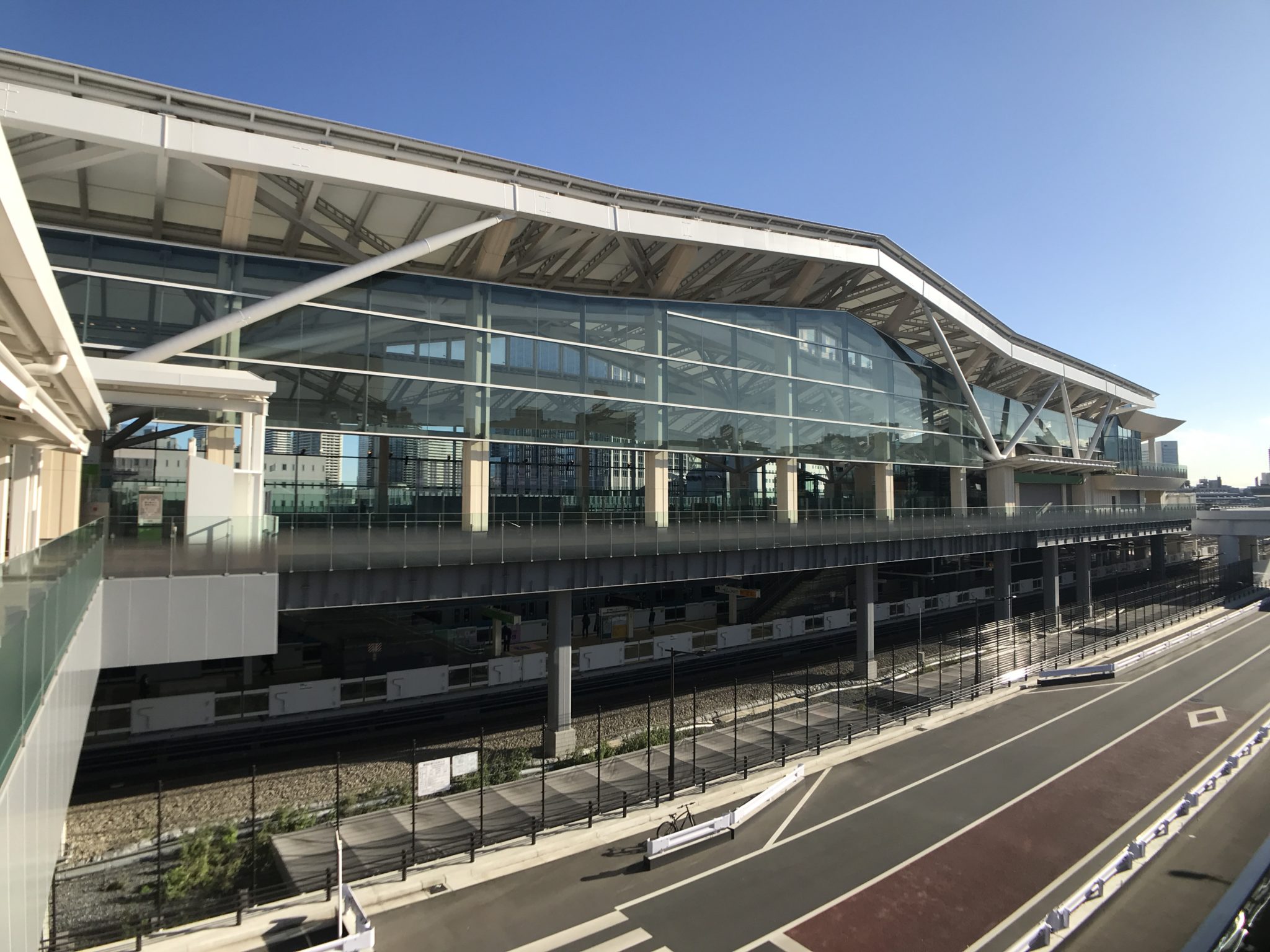 “隈研吾＋三菱地所設計”KITTE 東京中央郵便局 JPタワー モダニズムの名建築と超高層ビルの融合